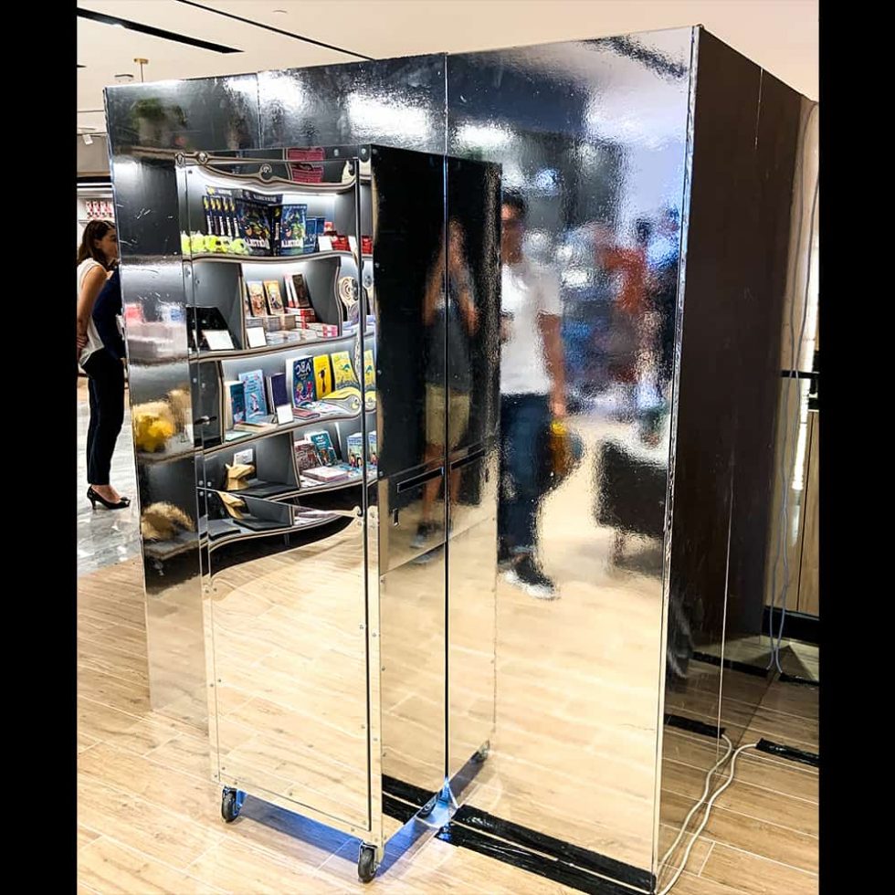 Infinity Mirror Photobooth - Instantly.sg. Branded Photo Booth Singapore.