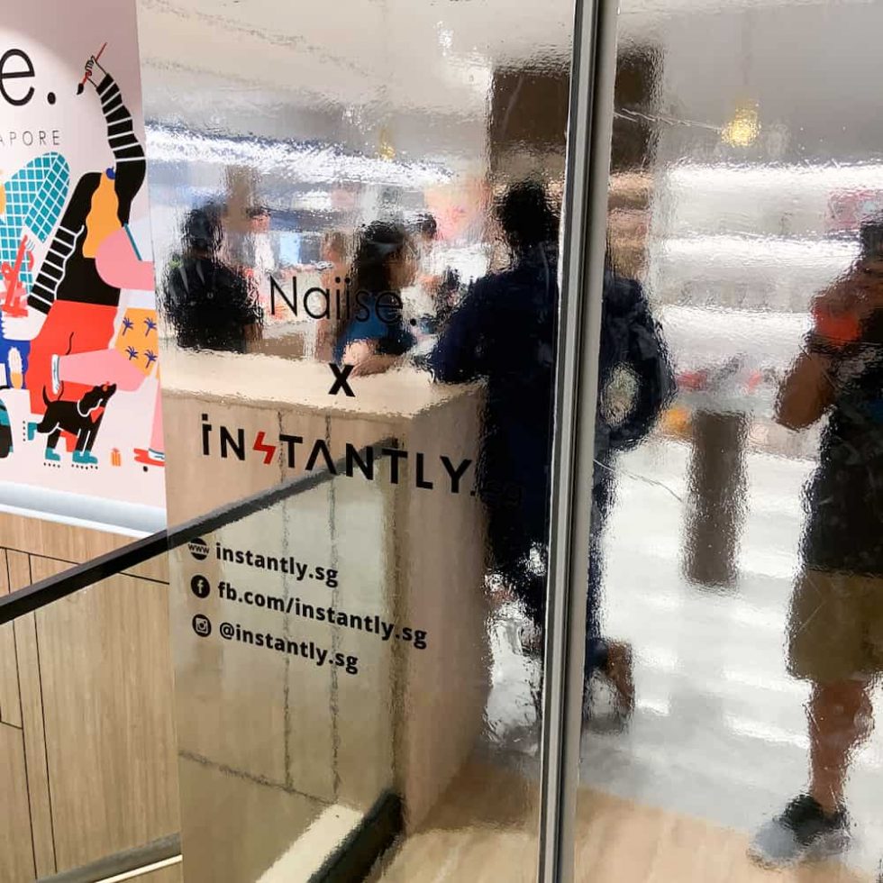 Infinity Mirror Photobooth - Instantly.sg. Branded Photo Booth Singapore.